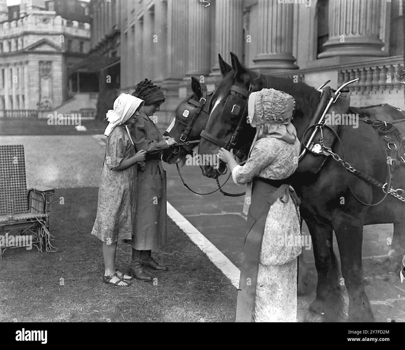 WW1 Teaching girls farm work at Carlton House Terrace London Stock ...