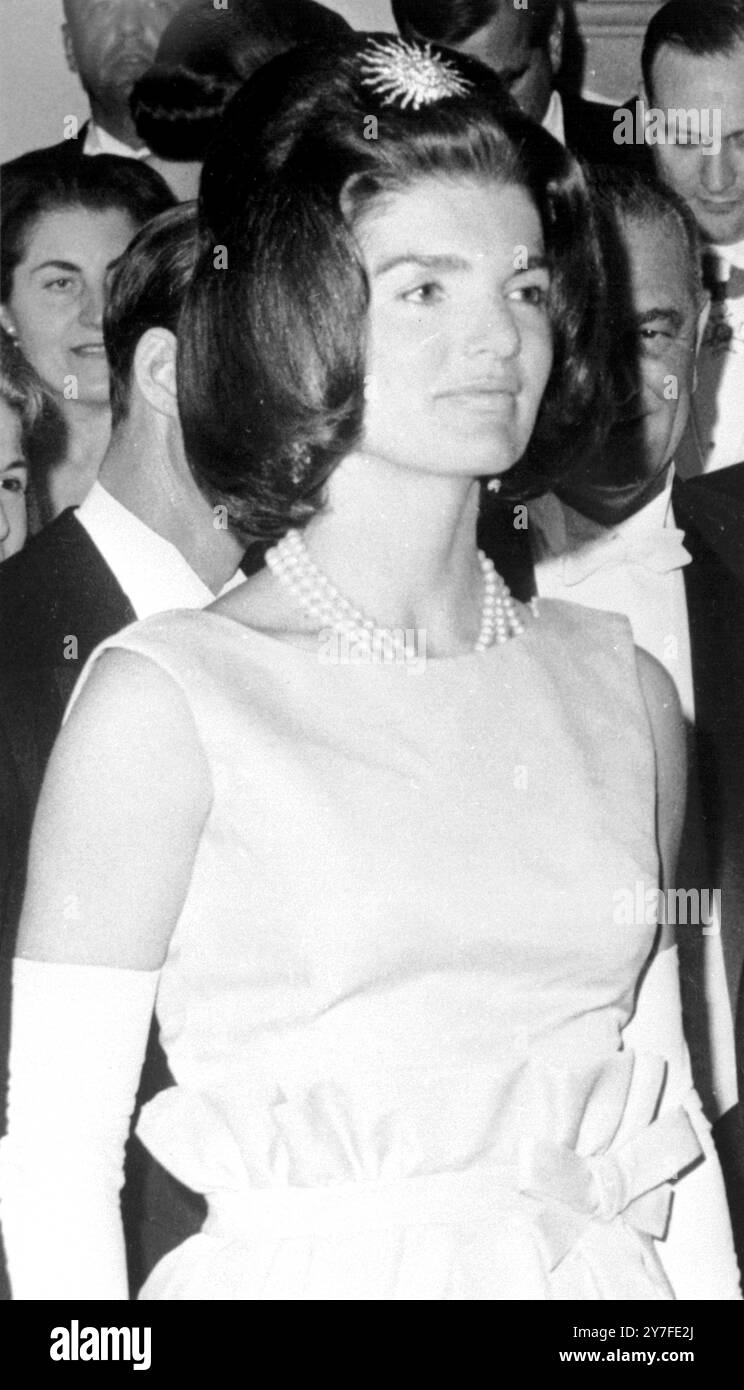 Mother to be Mrs. Jackie Kennedy The First Lady of America, Mrs ...