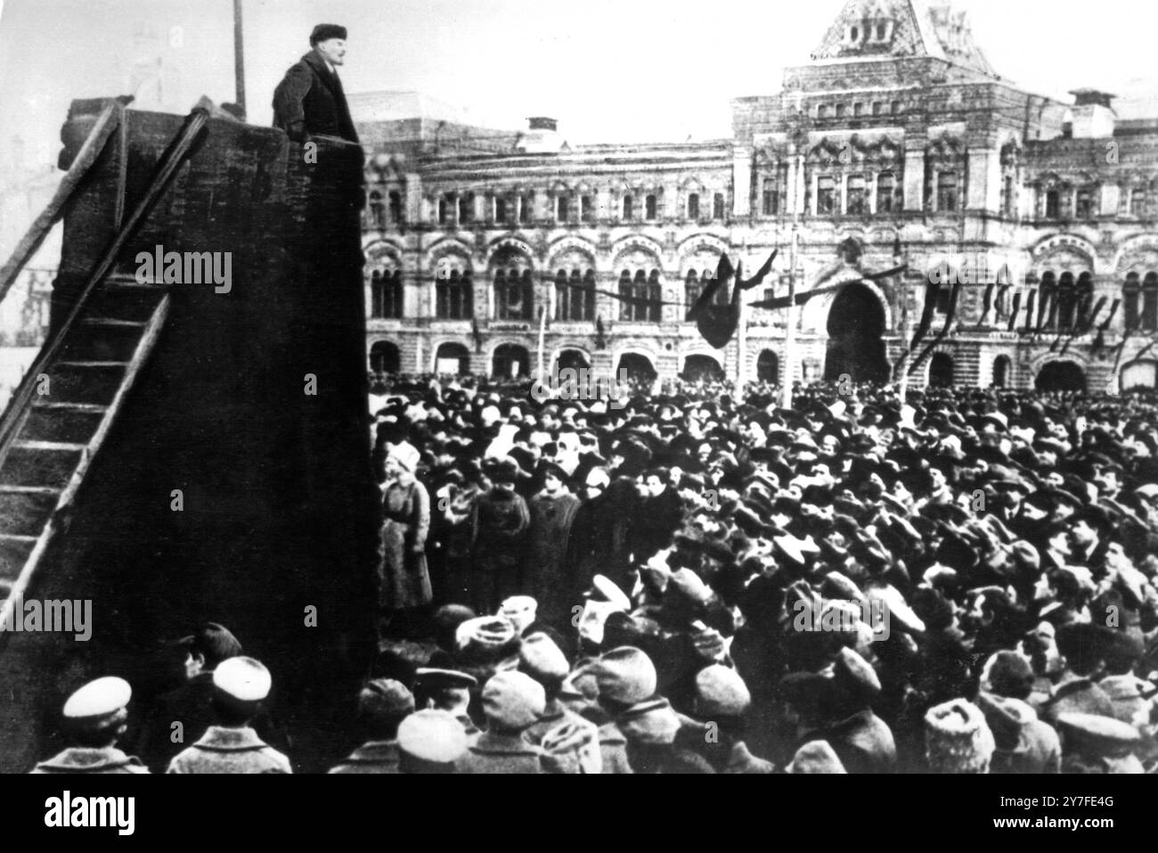 Lenin makes a speech in Red Square on November 7th 1918 Stock Photo - Alamy