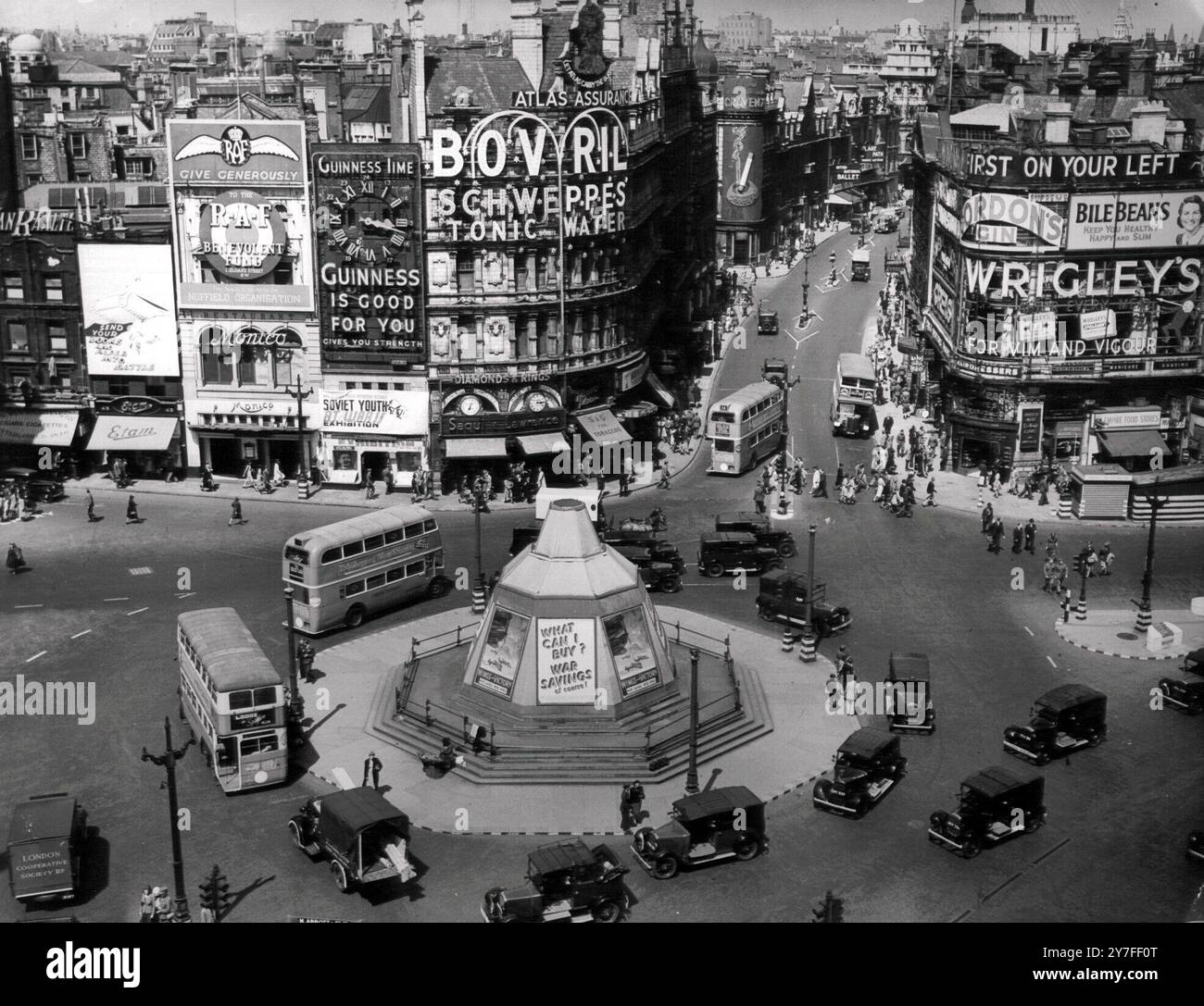 Shops london world war hi-res stock photography and images - Alamy