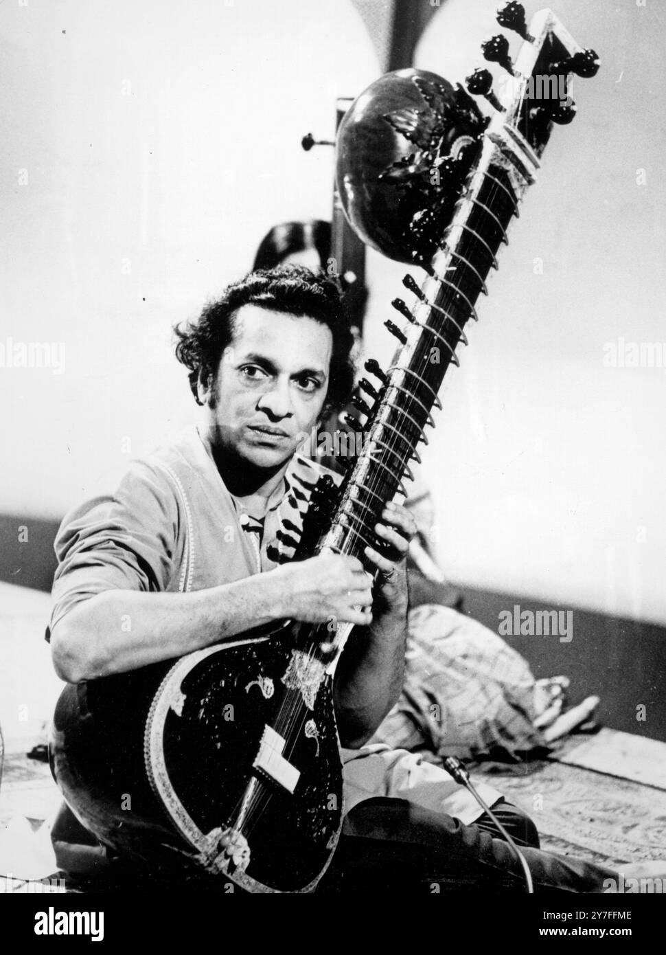 Ravi Shankar, with his sitar in 1967 Stock Photo - Alamy