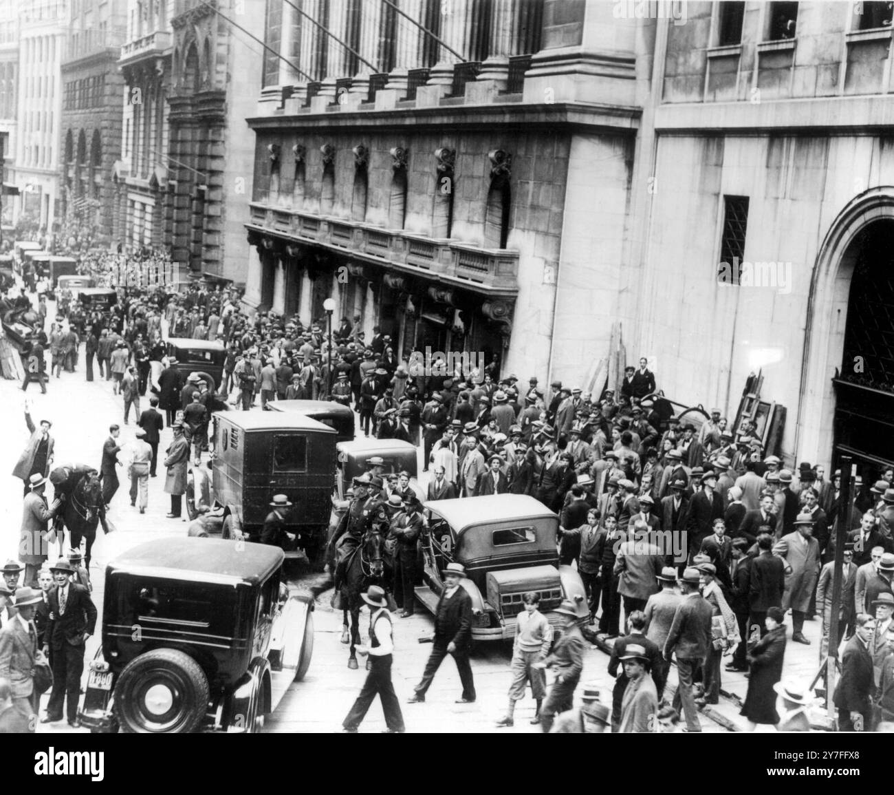 The Wall Street Crash. Street scene during the Wall Street crash in New ...