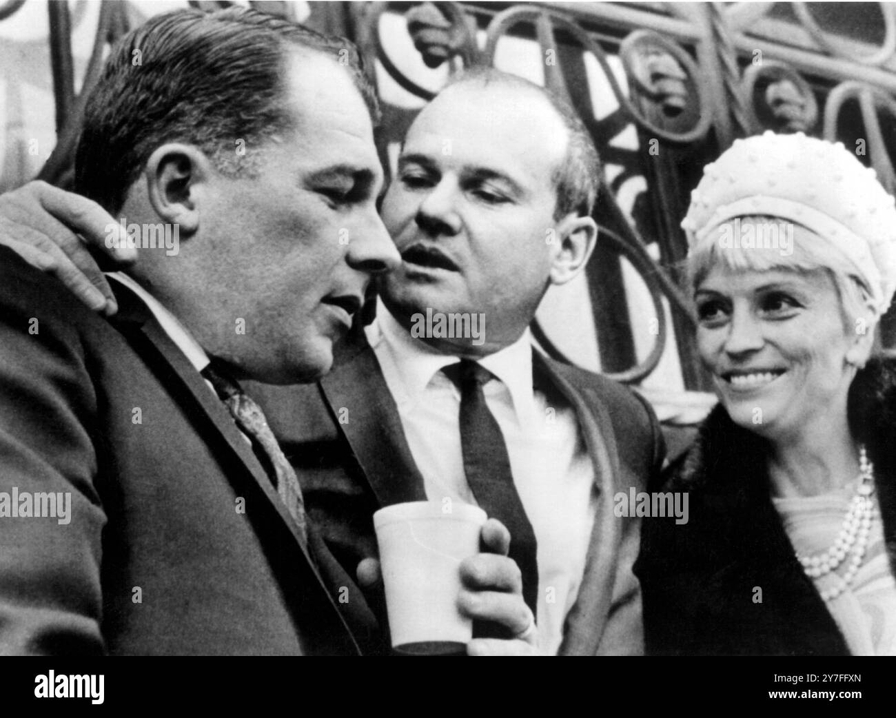 Dr Samuel Sheppard (centre) talks with his lawyer F Lee Bailey as ...