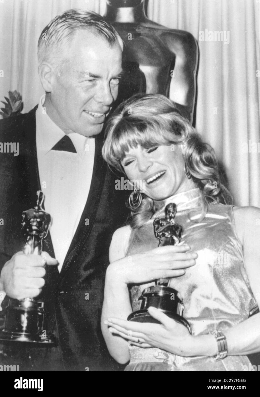 Best Actor and Best Actress Winners at the 38th Academy Awards. Lee ...