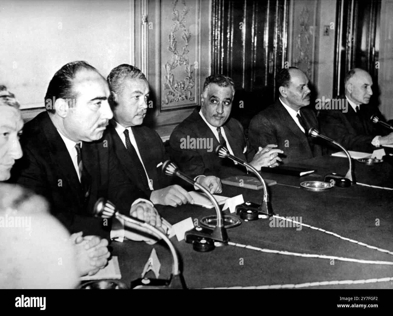 Cairo: United Arab Republic President Gamal Abdel Nasser centre, as he ...