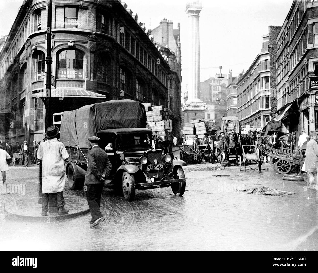 UK London Lorries alongside horses and carts in Billingsgate market. c ...