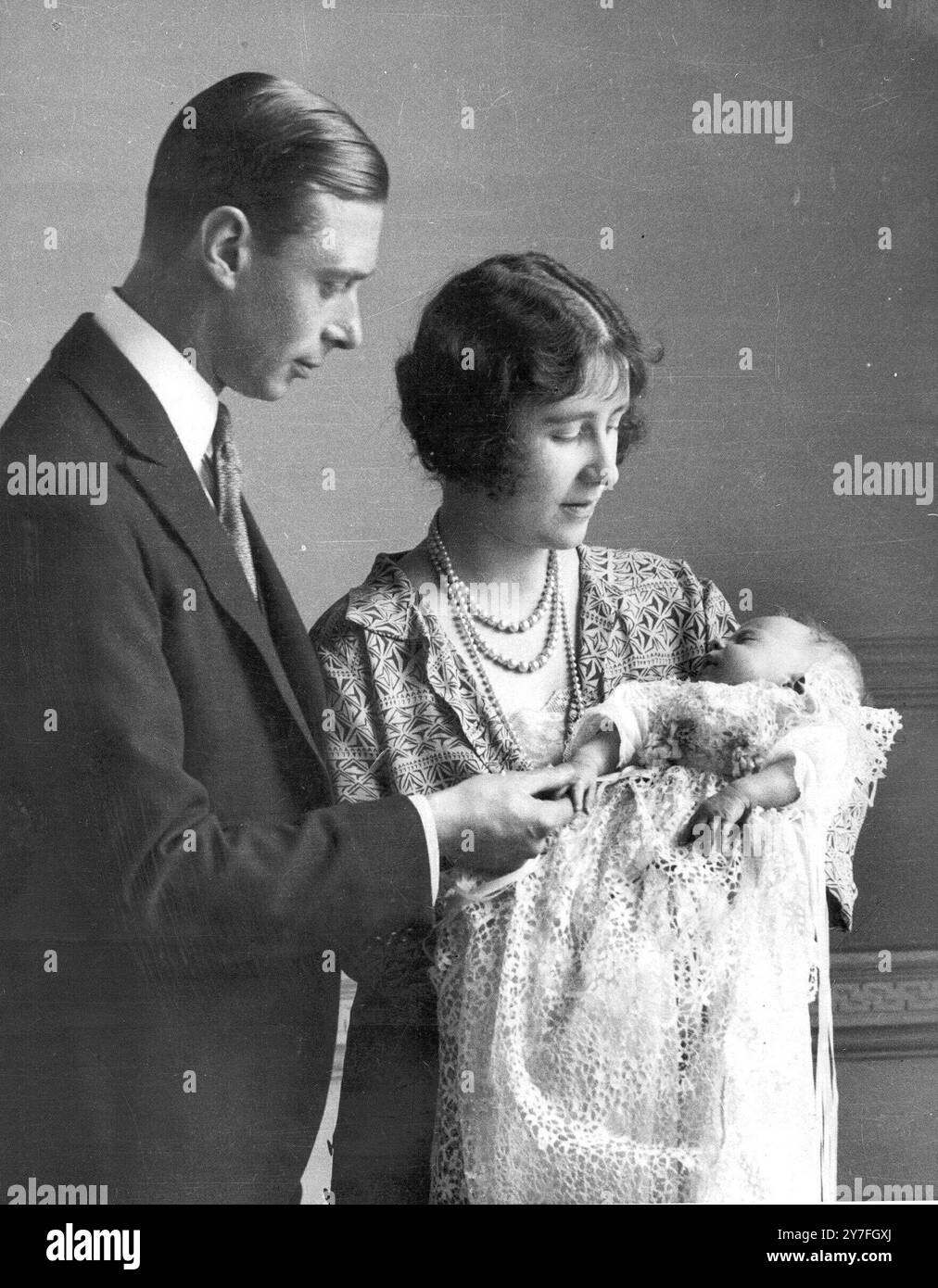 King George VI and Queen Elizabeth (The Queen Mother) with Princess ...