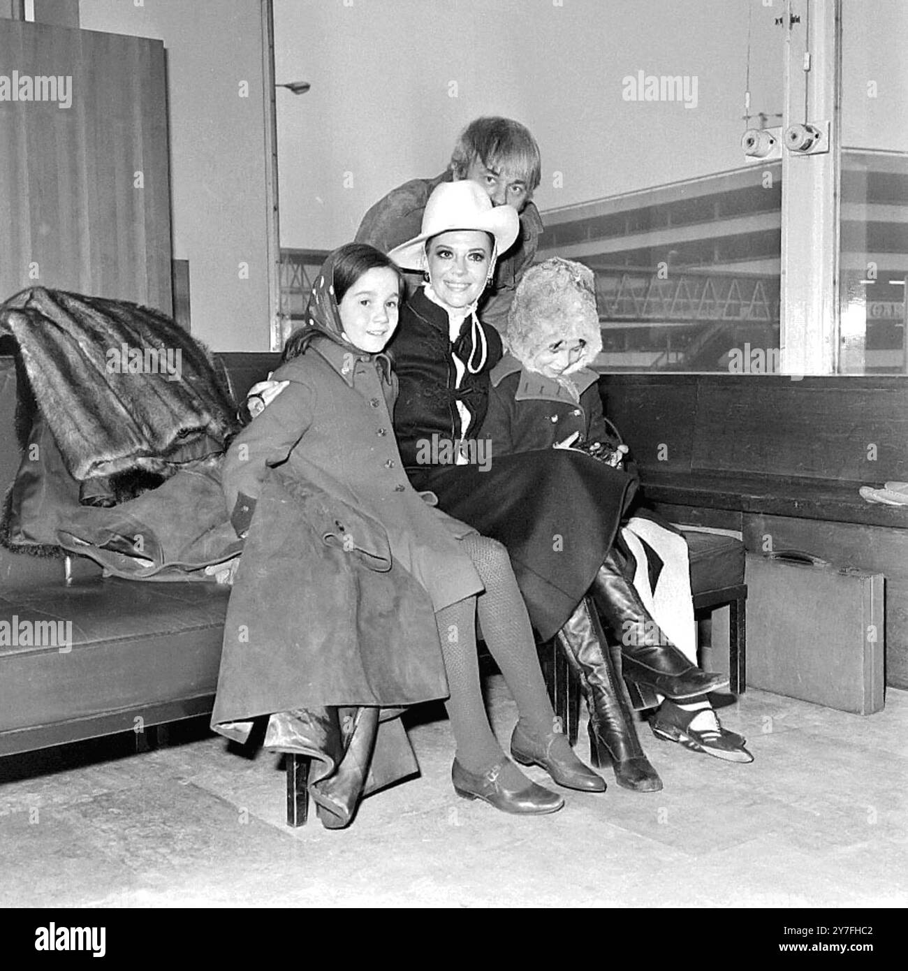 Natalie Wood with Richard Gregson and their children Sarah 9, and ...