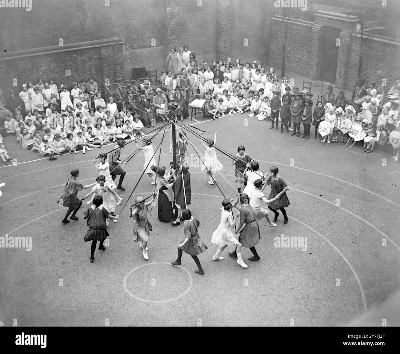 May pole dance hi-res stock photography and images - Alamy