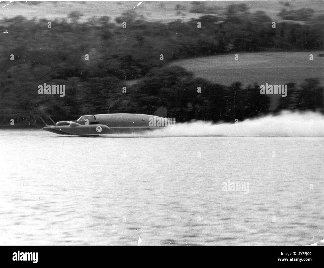 Donald campbell water speed record 1955 Black and White Stock Photos ...