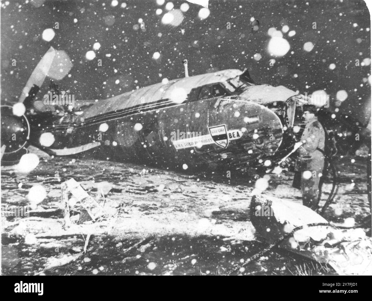 WRECKAGE OF MANCHESTER UNITED ELIZABETHAN AIRLINER WHICH CRASHED AT ...