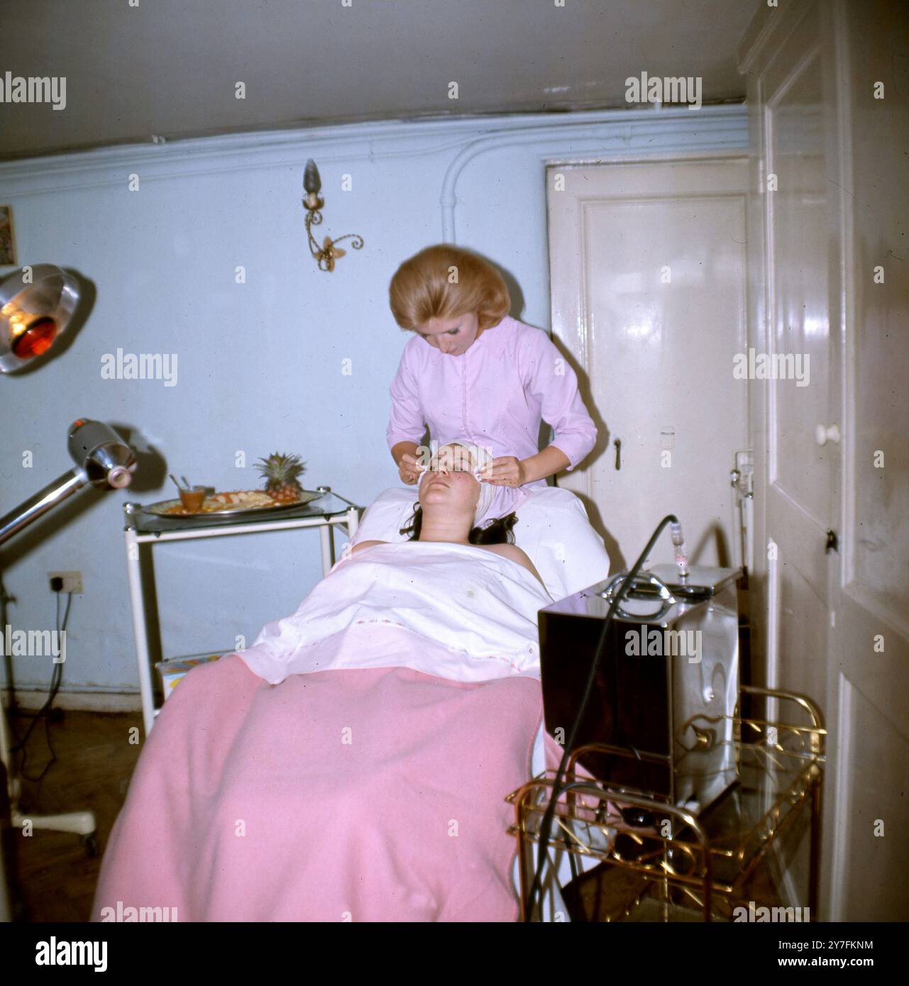 Henlow Grange Beauty Farm - Stimulation and circulation by hand massage ...