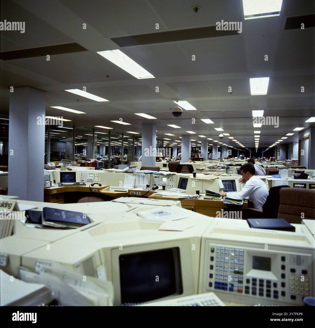 London trading 90s hi-res stock photography and images - Alamy