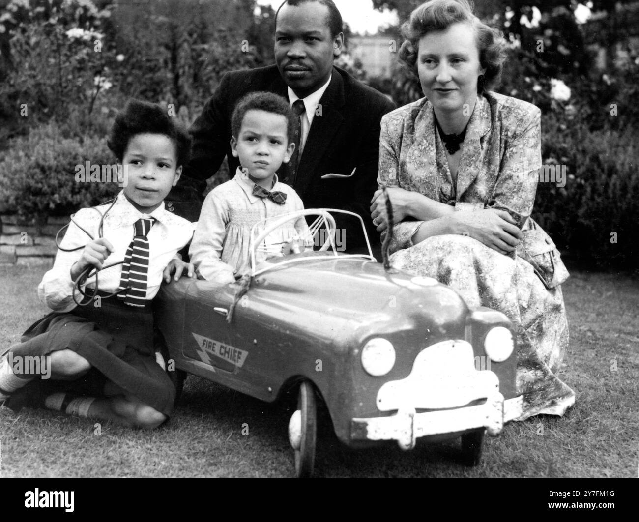 Seretse Khama renounces claim to chieftanship and will return to ...