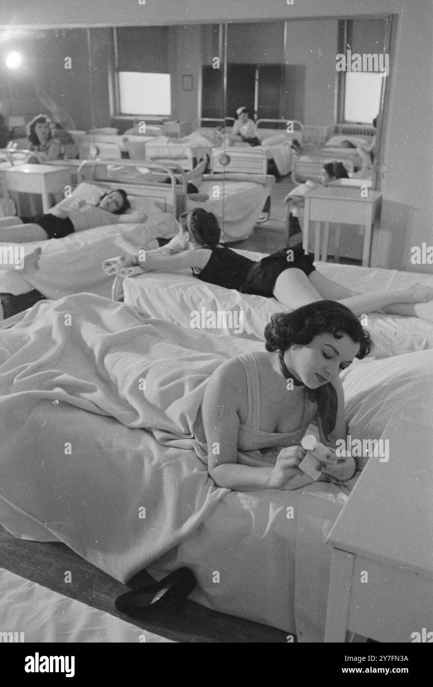 The Rockettes, the showgirls who performed at Radio City Music Hall in ...