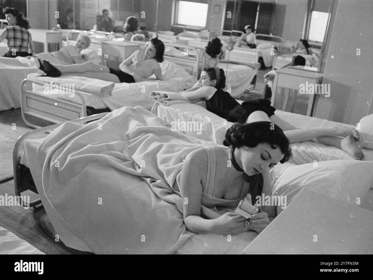 The Rockettes, the showgirls who performed at Radio City Music Hall in ...