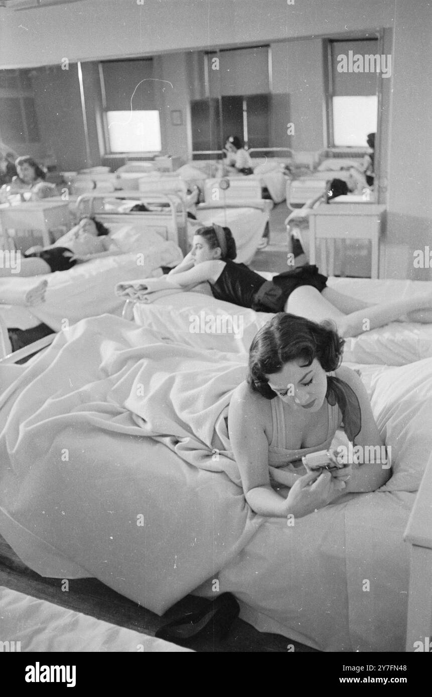 The Rockettes, the showgirls who performed at Radio City Music Hall in ...