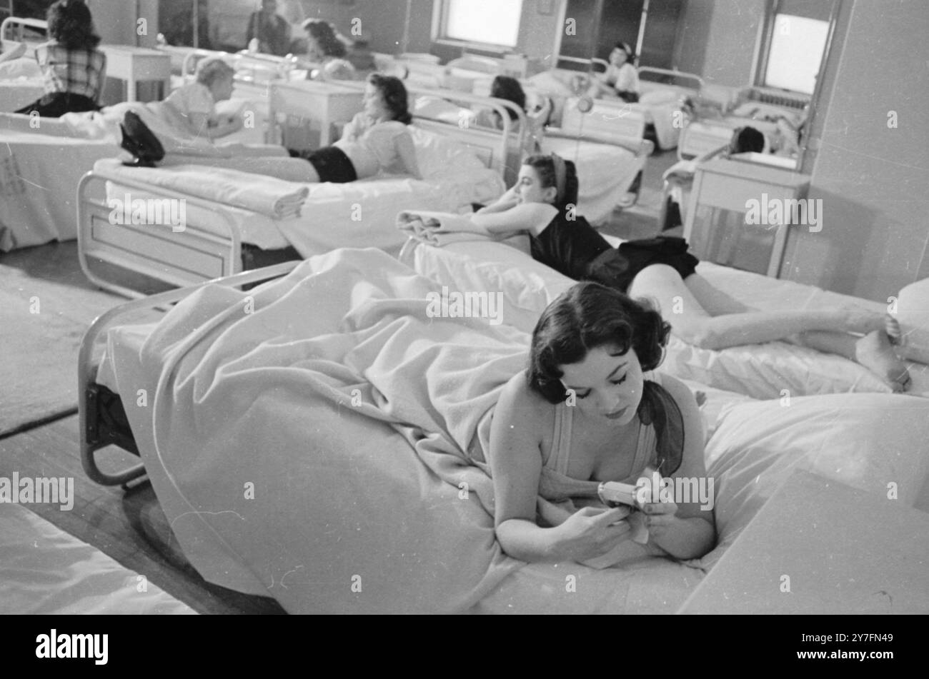 The Rockettes, the showgirls who performed at Radio City Music Hall in ...