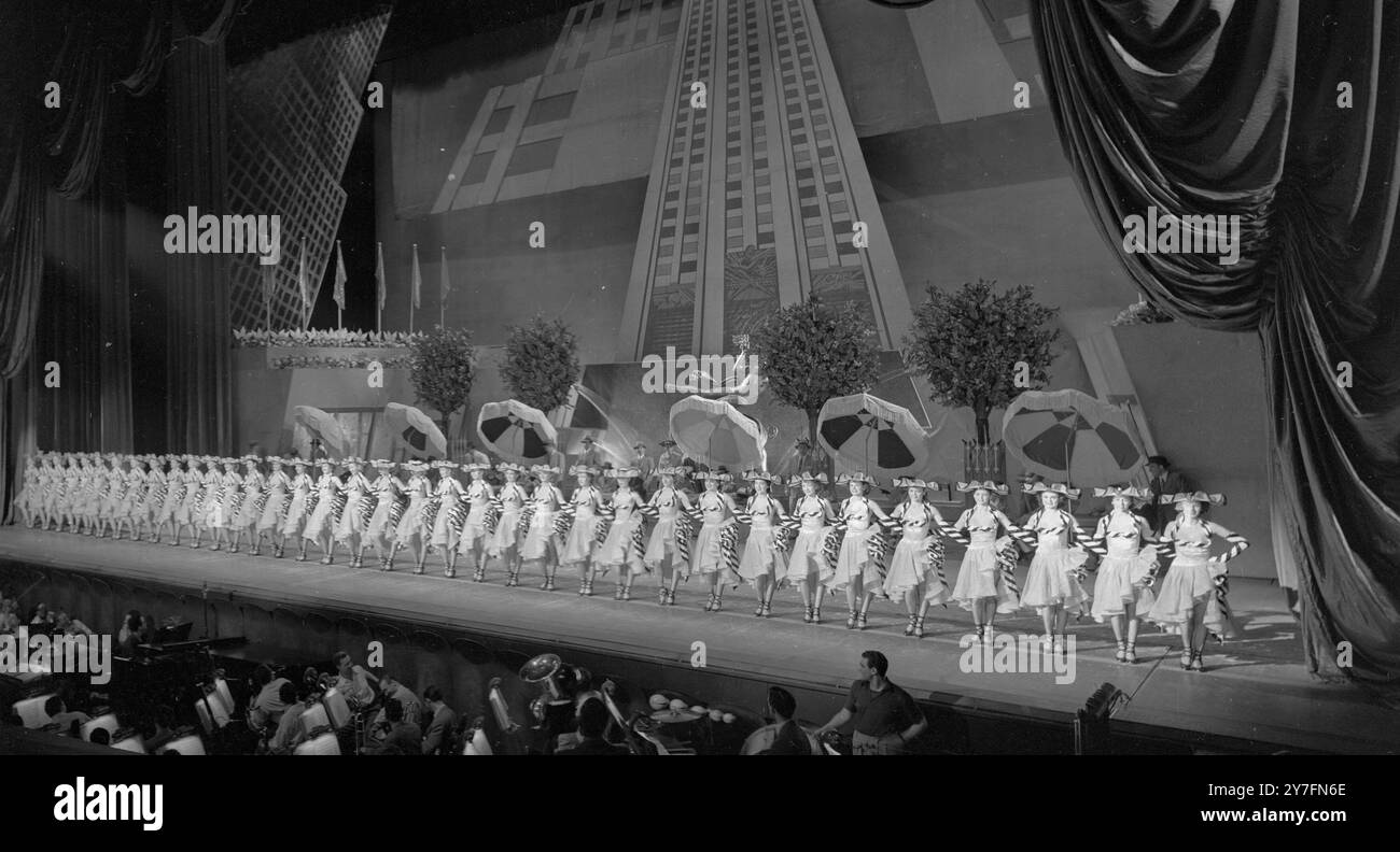 The Rockettes, the showgirls who performed at Radio City Music Hall in ...