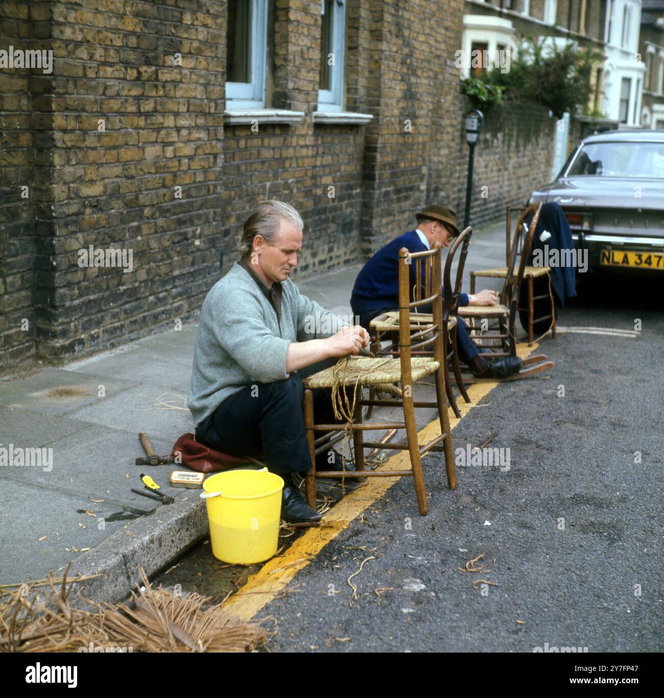 Chair mender sitting by the roadside Stock Photo - Alamy