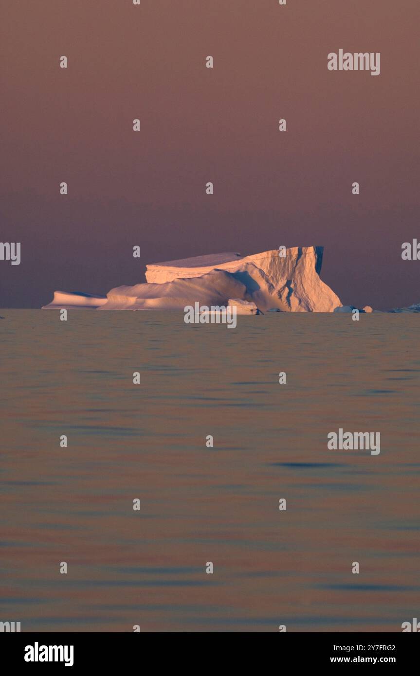 Antarctica floating ice global hi-res stock photography and images - Alamy