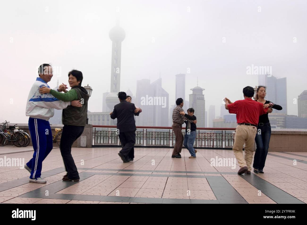 Retired chinese men and women hi-res stock photography and images - Alamy