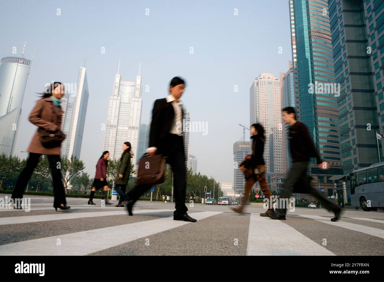High speed walking office workers hi-res stock photography and images ...