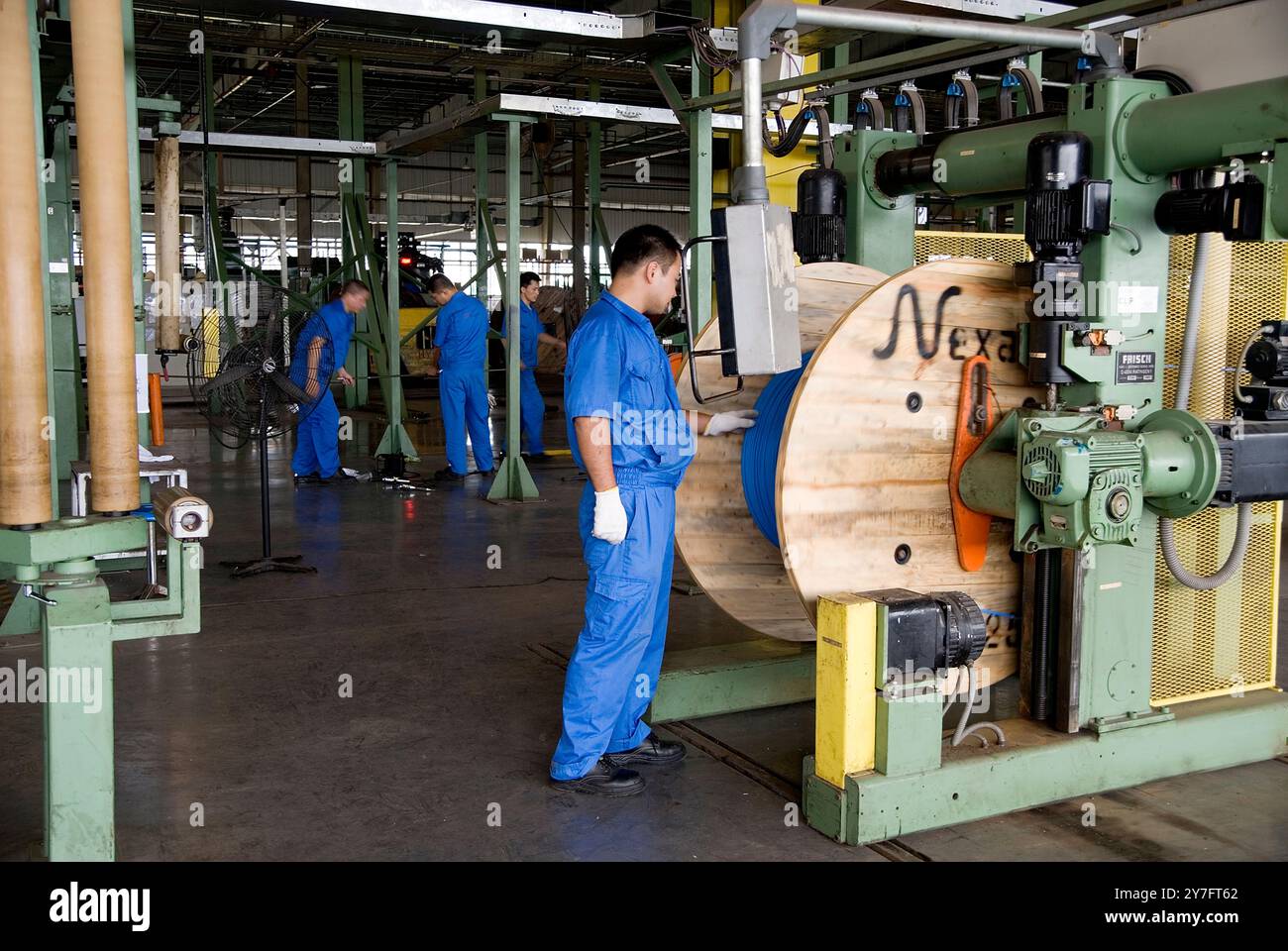 China factory workers hi-res stock photography and images - Alamy