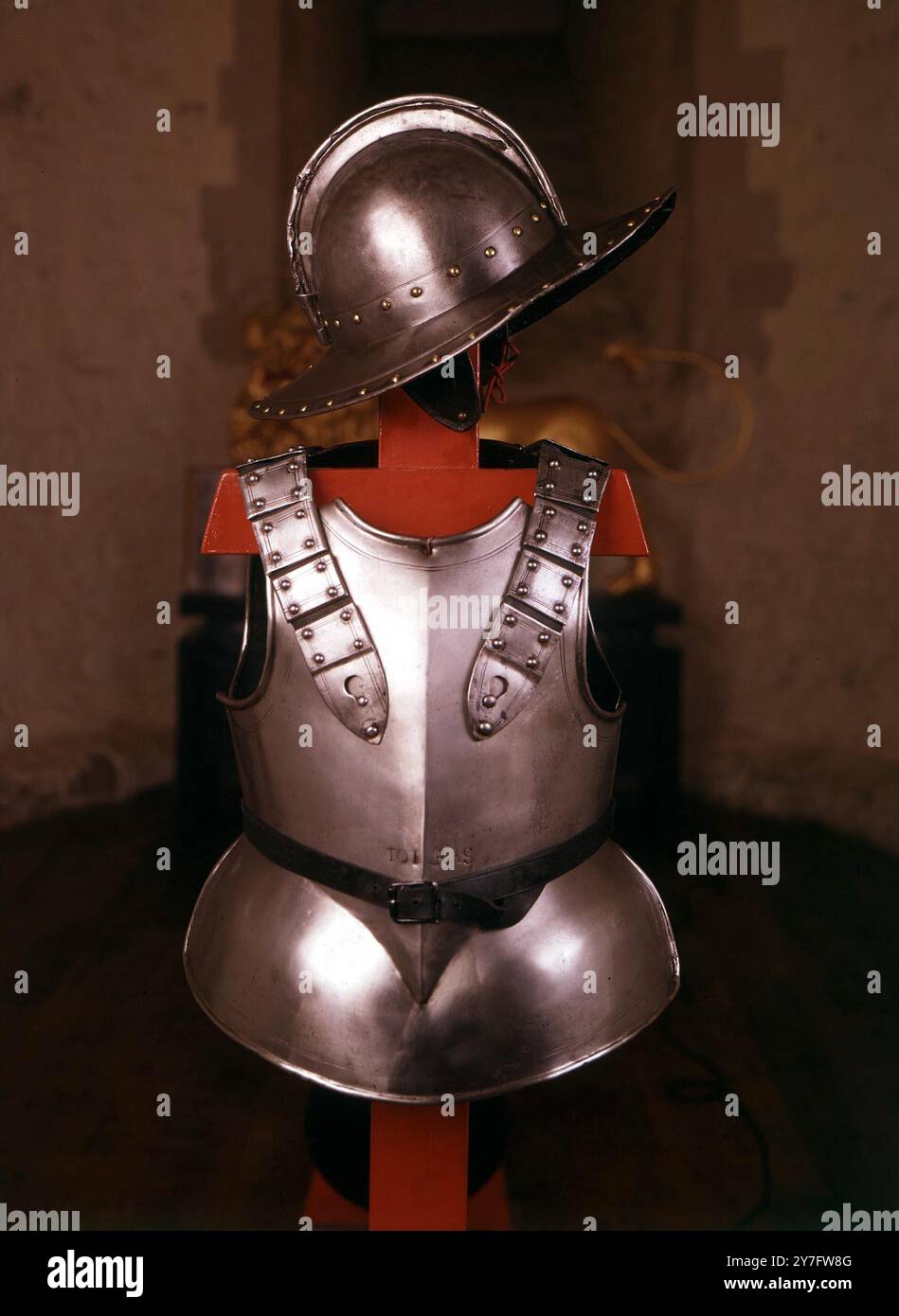 Pikeman's Armour. Tower of London Stock Photo - Alamy