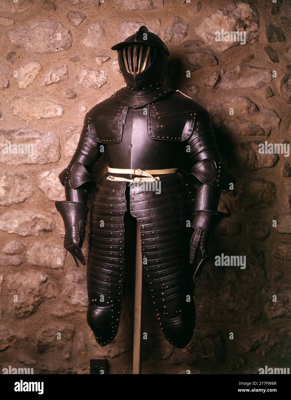 Cuirassier's Full armour. Tower of London Stock Photo - Alamy