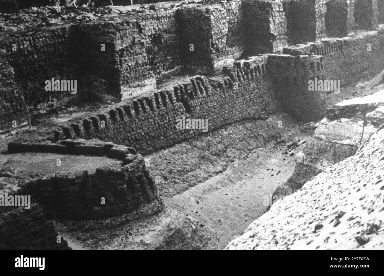 The fortifications at Buhen - the inner girdle wall Stock Photo - Alamy