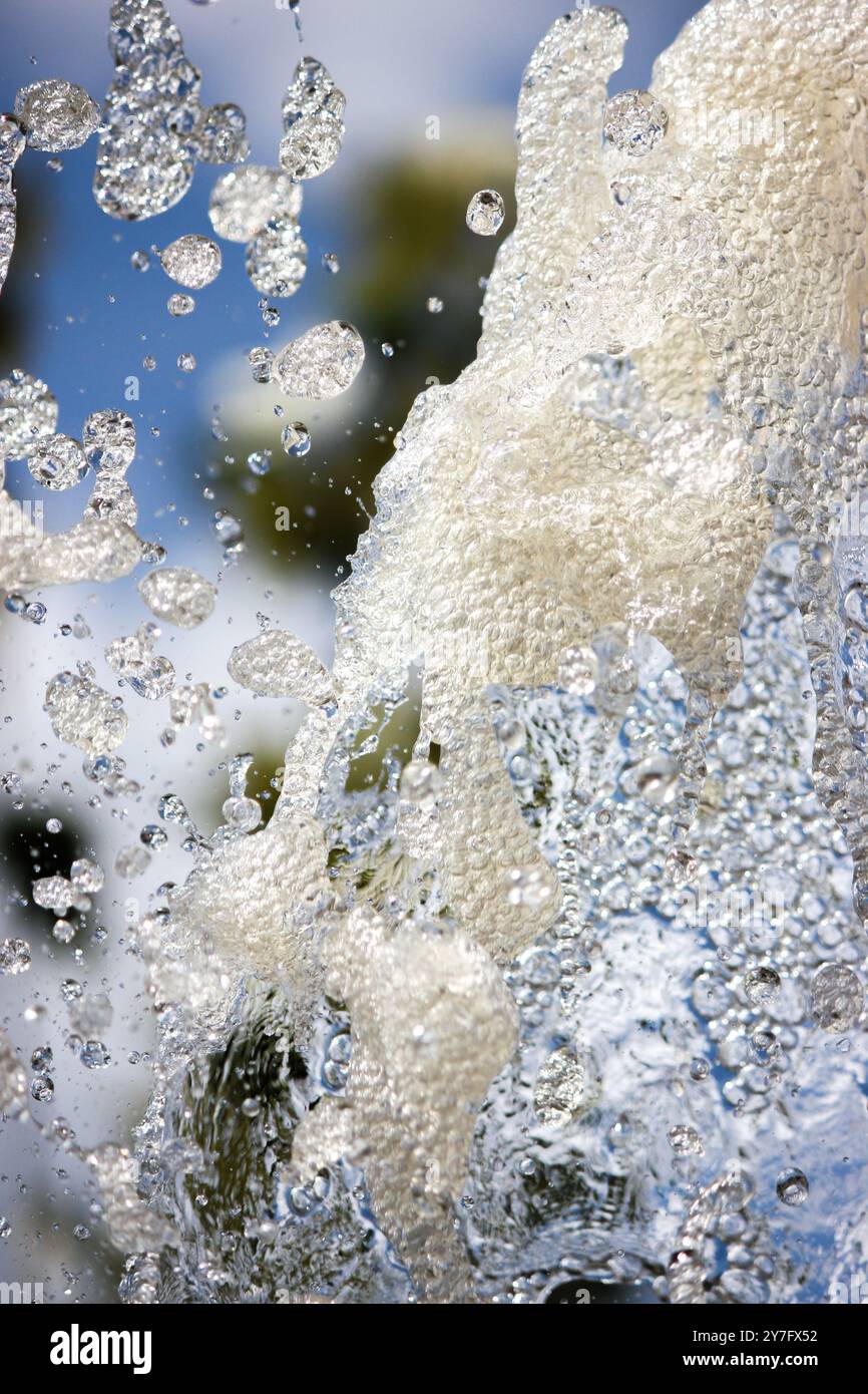 Up-close detailed bubbly water splash Stock Photo - Alamy