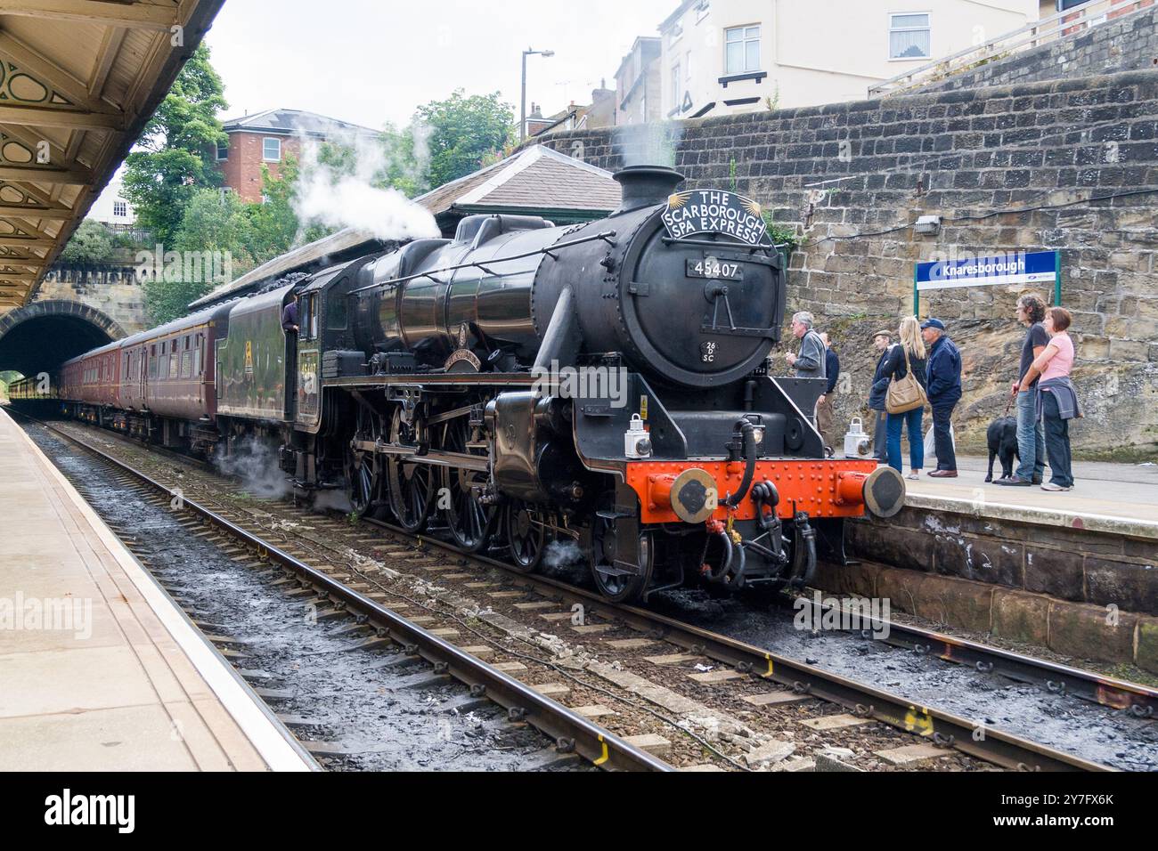 Black 5 45407 with the Scarborough Spa Express Stock Photo - Alamy