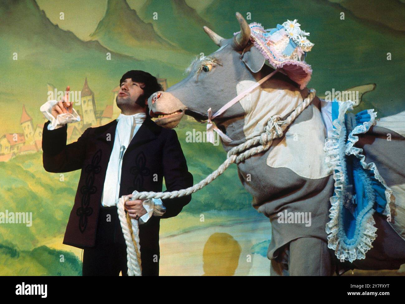 Pantomime cow hi-res stock photography and images - Alamy