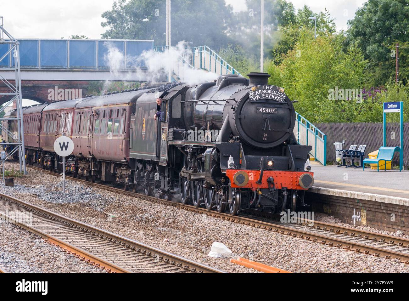 Black 5 45407 with the Scarborough Spa Express Stock Photo - Alamy