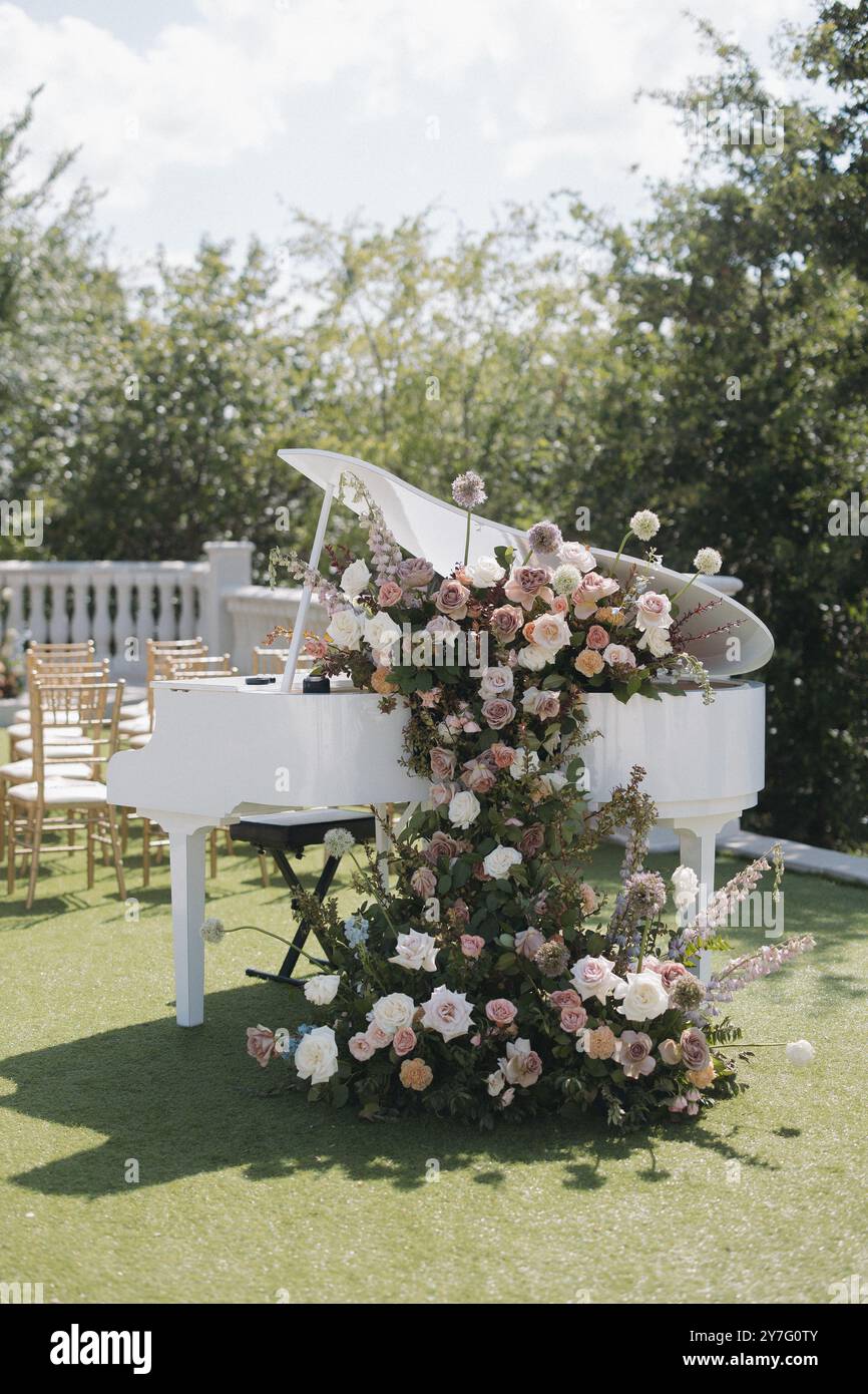 Luxury Wedding Design Outdoor Reception Decor Stock Photo - Alamy