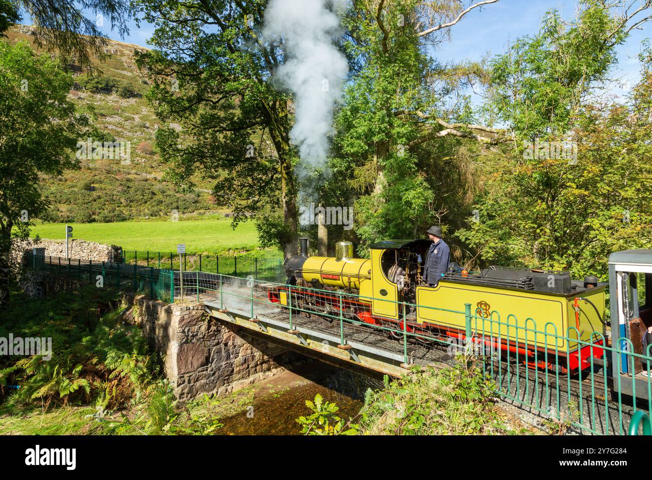 The Narrow gauge steam train leaving Dalegarth Station, Eskdale ...