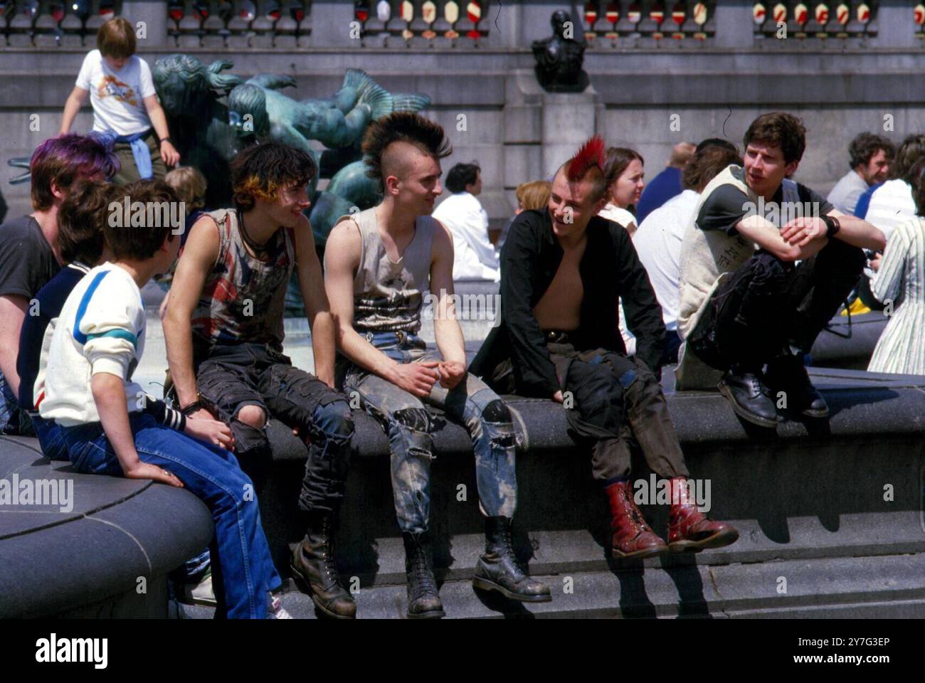 Punks in trafalgar square hi-res stock photography and images - Alamy
