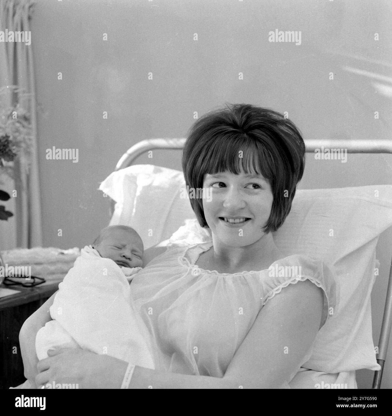 HELEN CLANCY WITH BABY SON PAUL - NEW YEAR BIRTH / ; 1 JANUARY 1965 ...