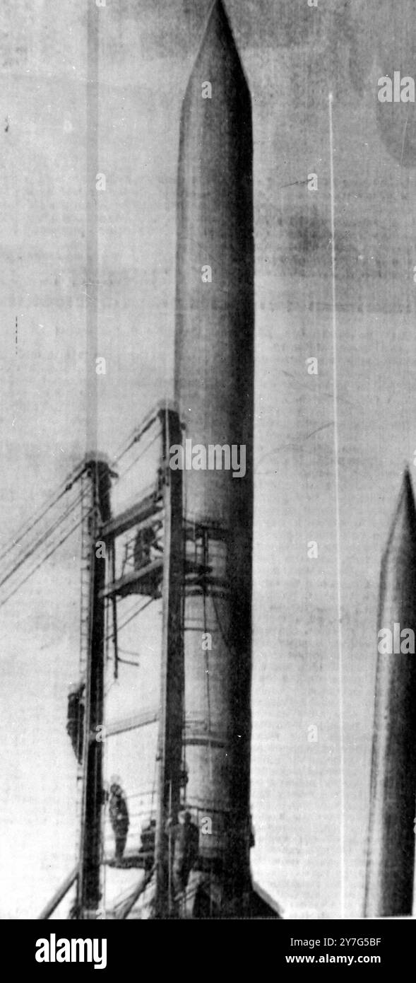 GUIDED MISSILE AND ROCKETS SOVIET ROCKET BLASTS OFF IN MOSCOW ; 30 ...