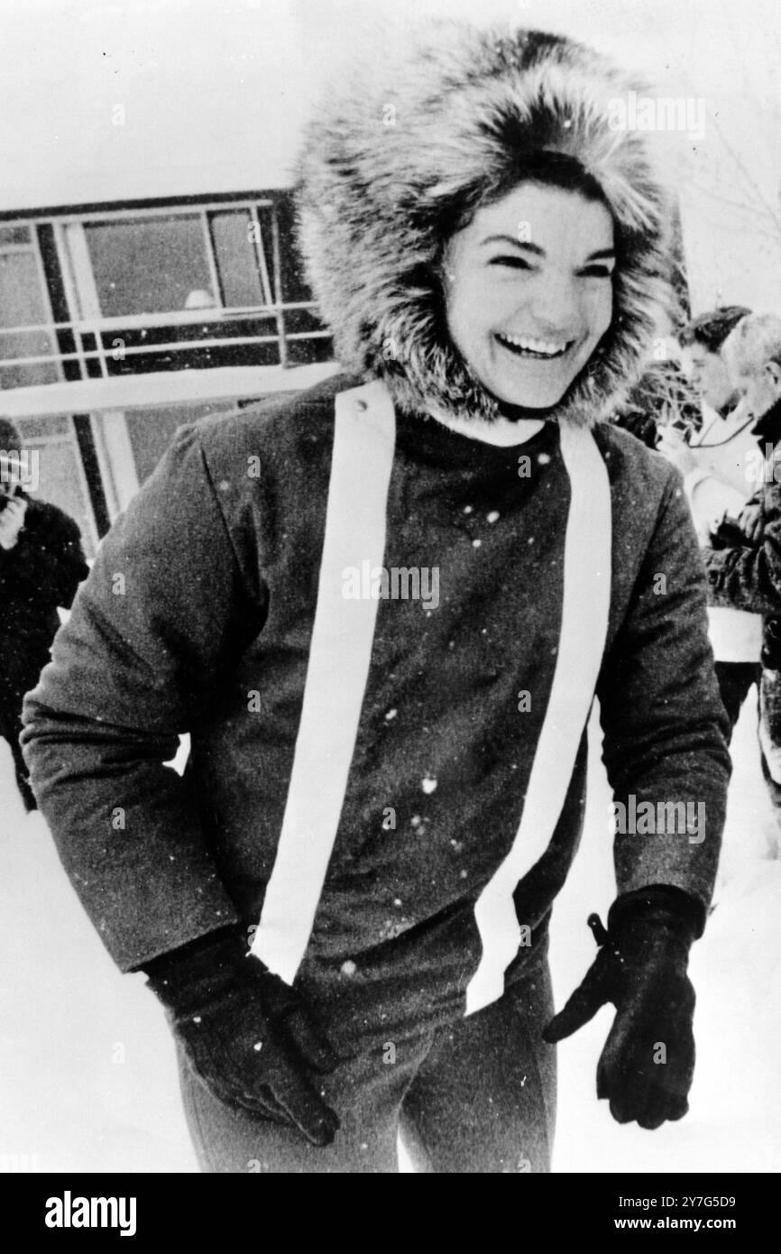 JACQUELINE JACKIE KENNEDY WITH CHILDREN JOHN & CAROLINE IN ASPEN ...