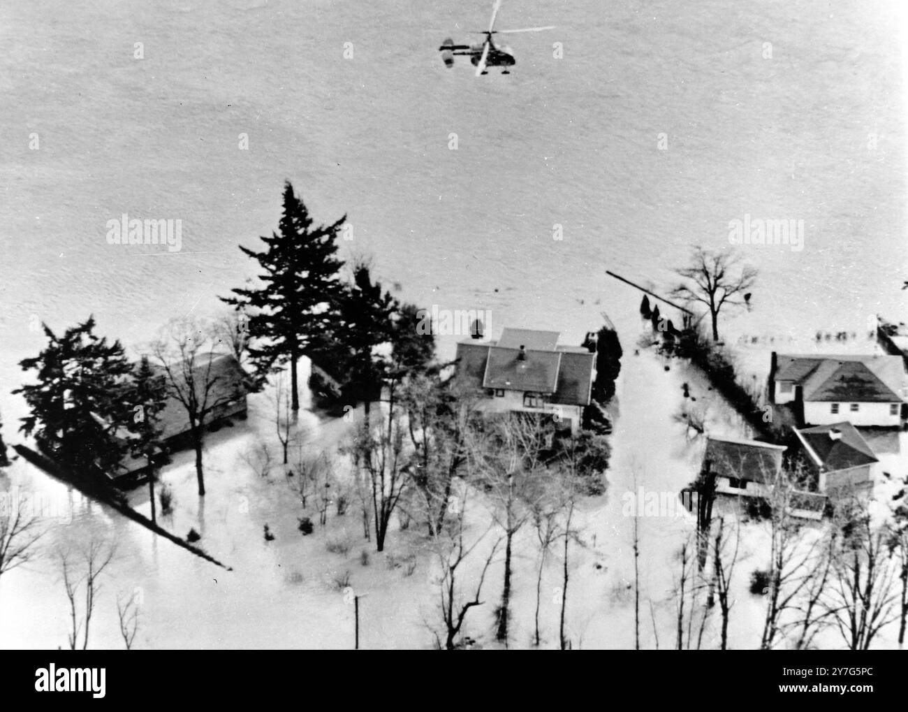 FLOODS WILLAMETTE RIVER OREGON RESCUE HELICOPTER ; 28 DECEMBER 1964 ...