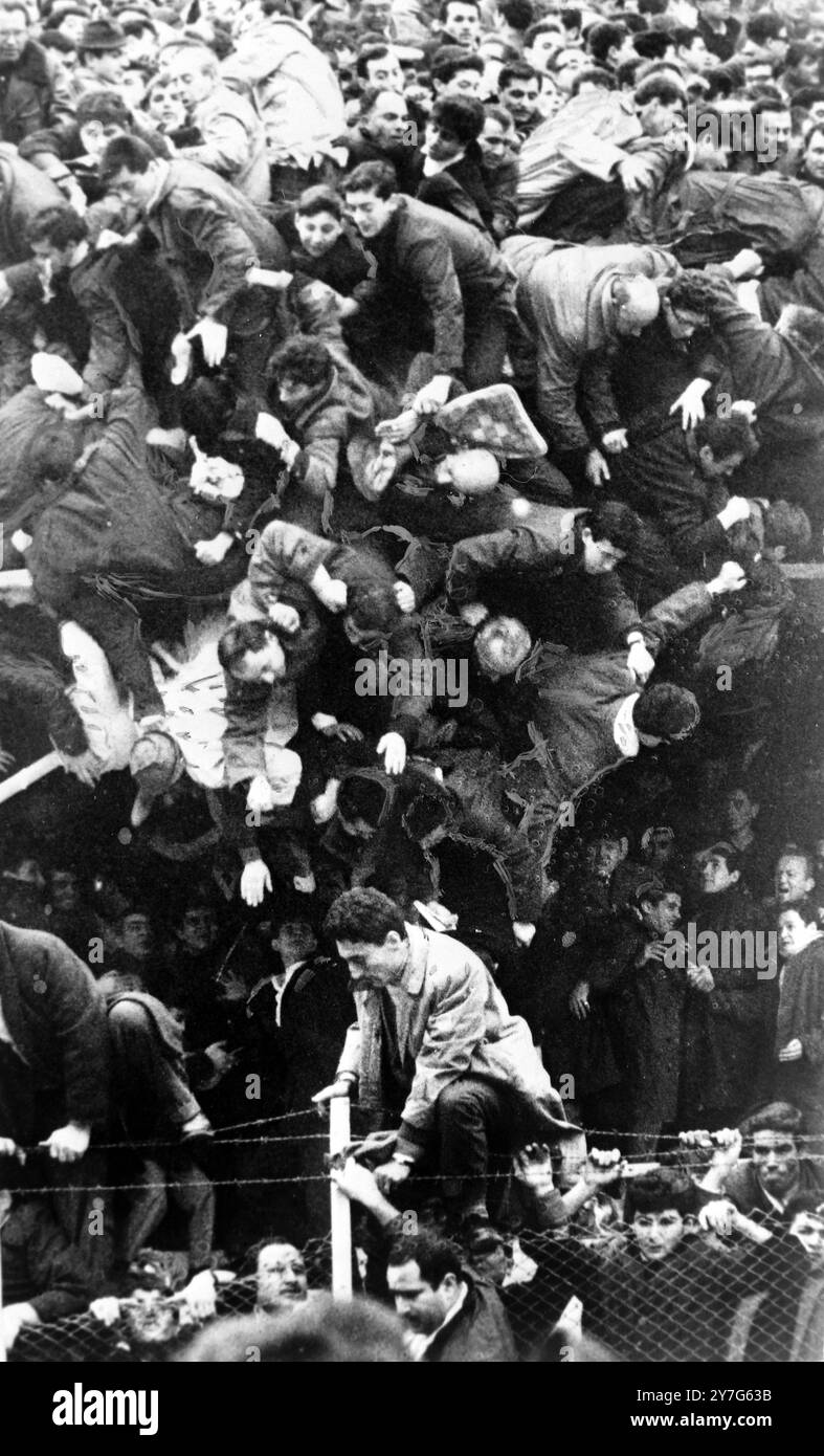 Black audience 1960 Black and White Stock Photos & Images - Alamy