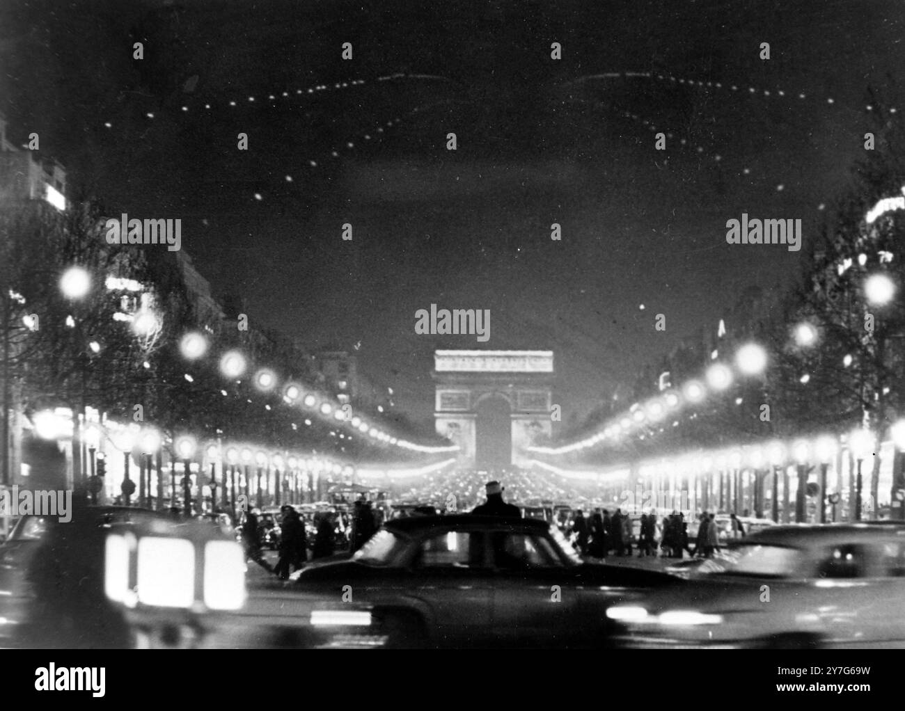 CHRISTMAS CHAMPS ELYSEES ILLUMINATED IN PARIS ; 23 DECEMBER 1964 Stock ...