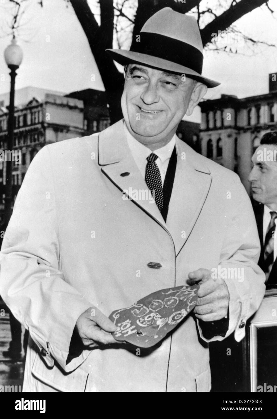 US AMERICAN PRESIDENT LYNDON B JOHNSON WITH CARDBOARD BELL CHURCH IN ...