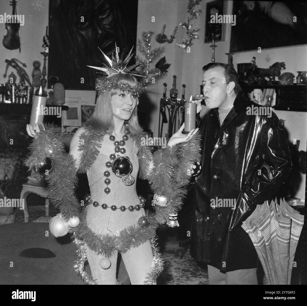 ART MISC PARIGINI NOVELLA MODEL SASHA MARINI POP ART IN ROME ; 21 DECEMBER 1964 Stock Photo - Alamy