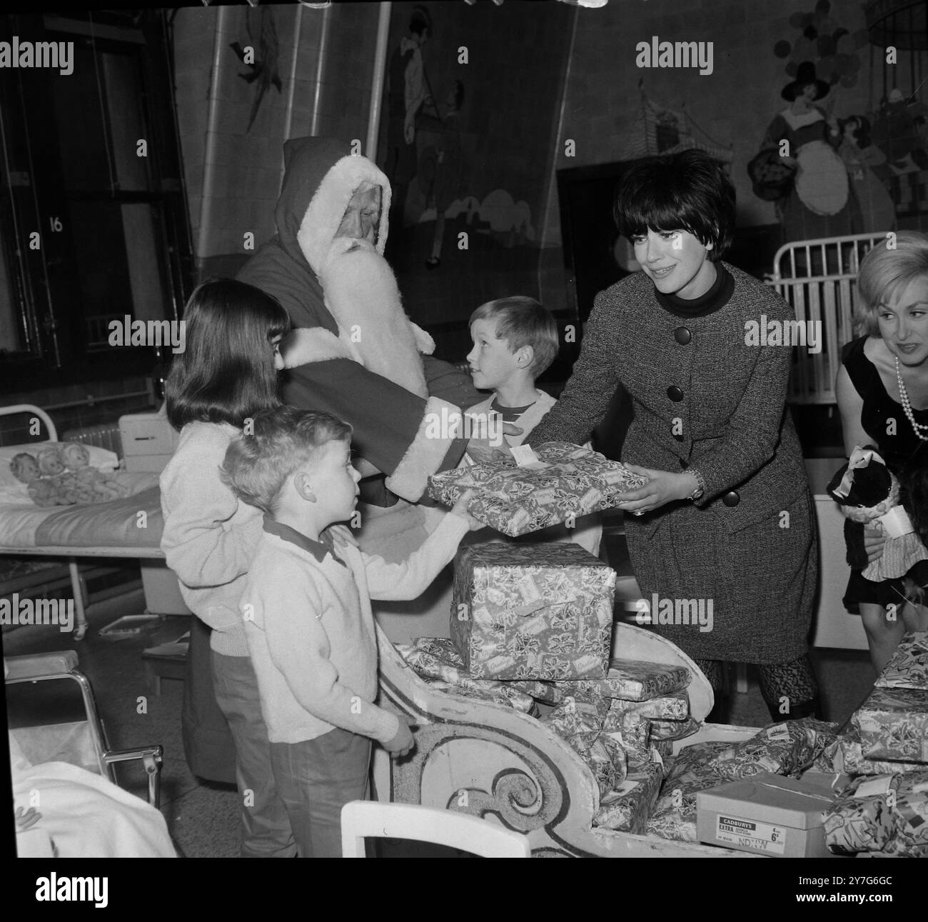 Fenella fielding hi-res stock photography and images - Alamy