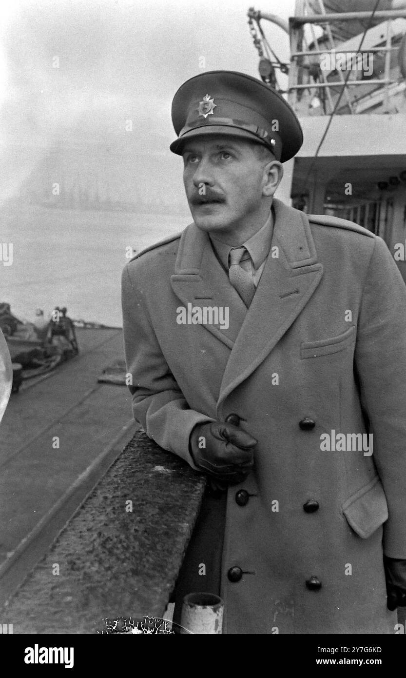 HOVERCRAFT COMMANDER ROGER HARRIS FIRST FULLY OPERATIONAL HOVER FOR FAR ...