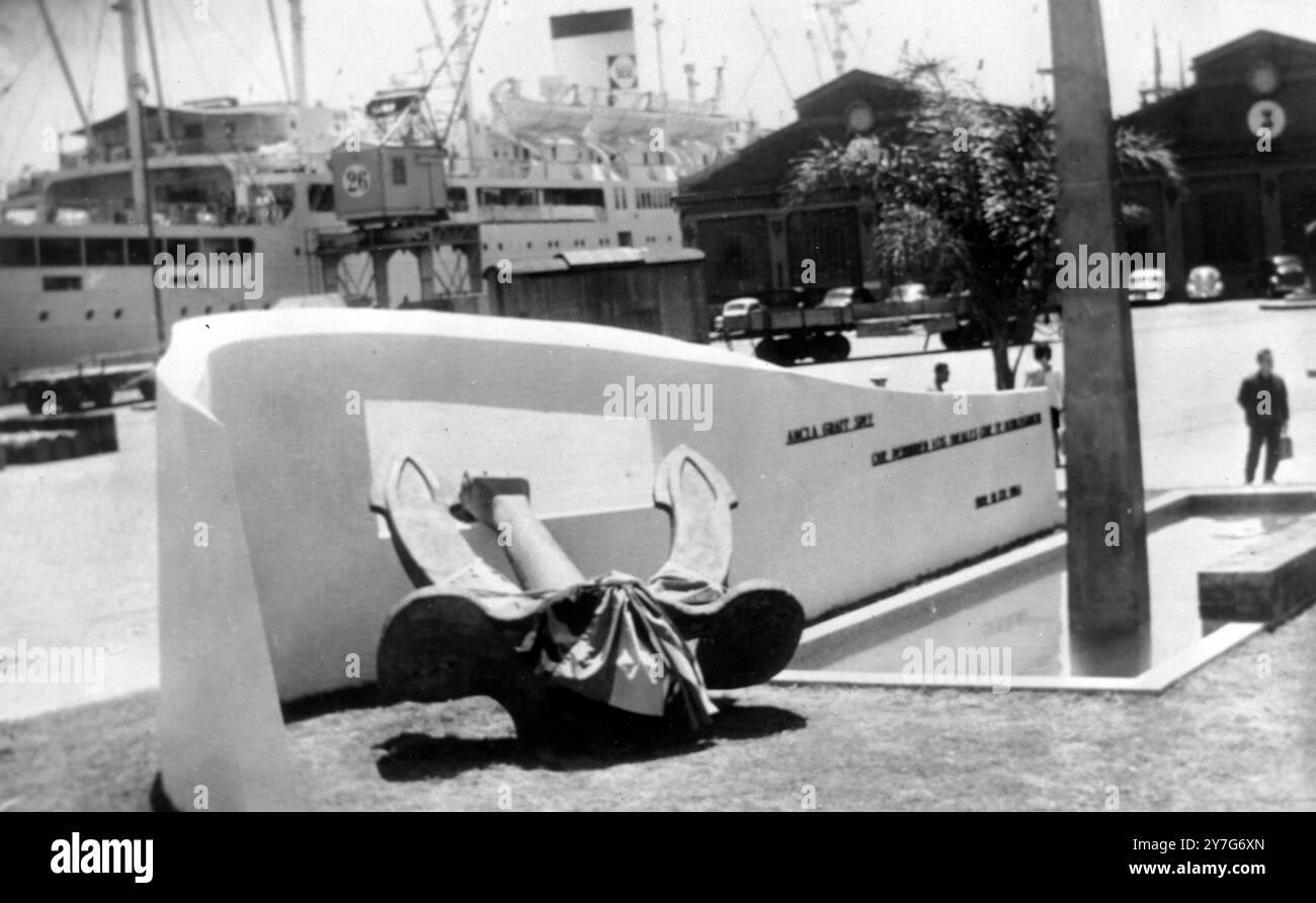 Anchor admiral graf spee in Black and White Stock Photos & Images - Alamy