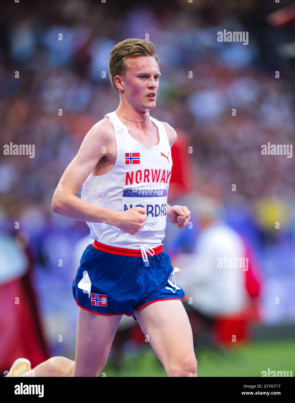 Narve Gilje Nordås participating in the 5000 meters at the Paris 2024 ...